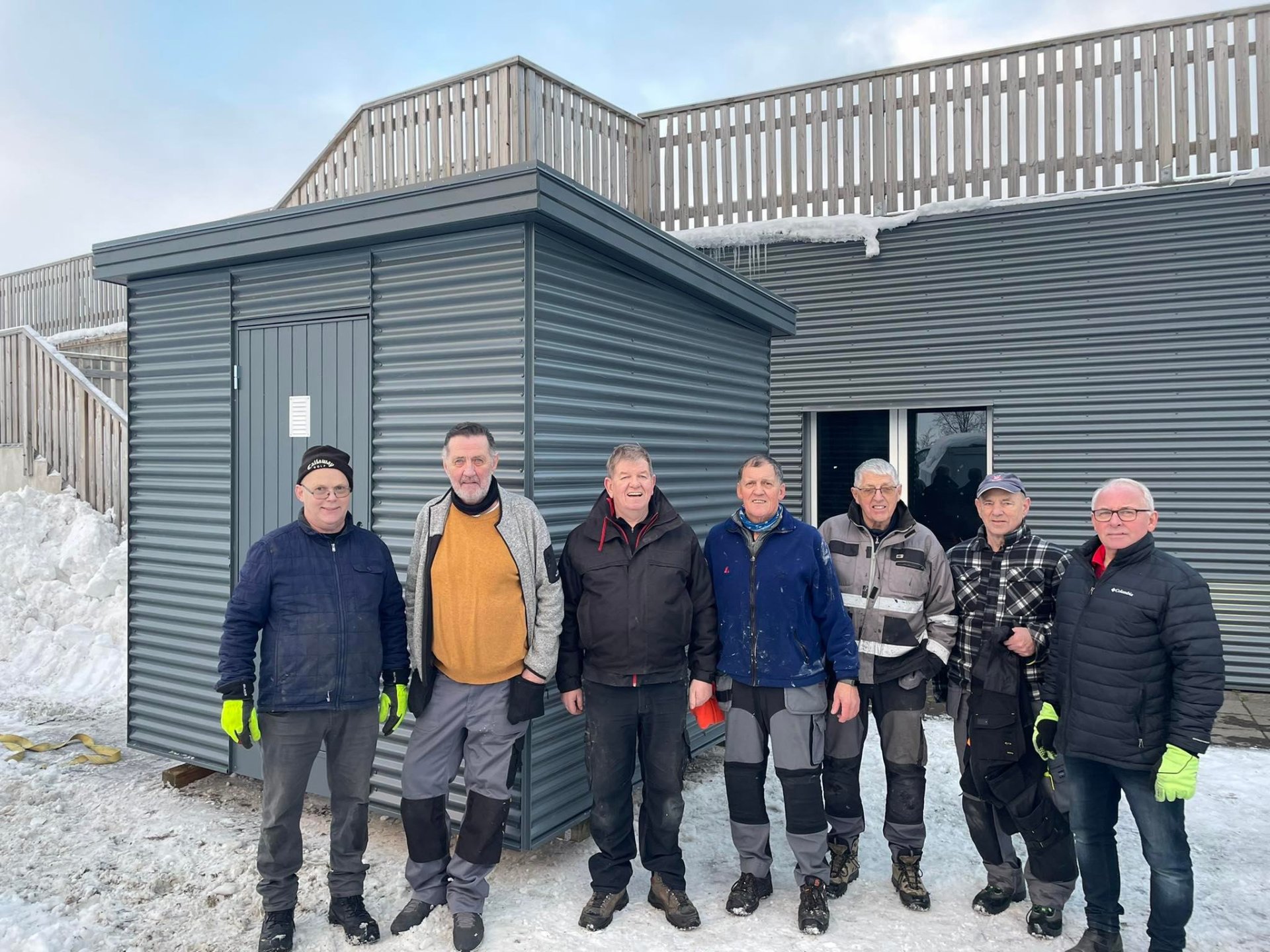 Fjósakallarnir búnir með fyrra salernishúsið | Golfklúbbur Akureyrar